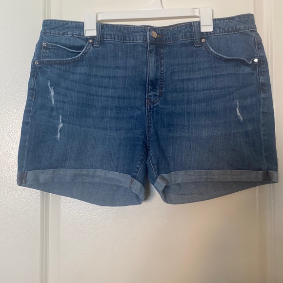 Jennifer Lopez | Shorts | Jennifer Lopez Distressed Boyfriend Jean ...